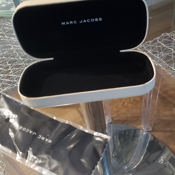 Marc Jacobs | Accessories | Authentic Marc Jacob Sunglasseseyewear Case ...